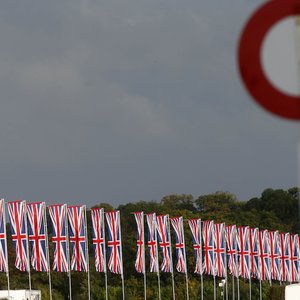 MPs urge Government to act now to save British horse racing | Topics ...